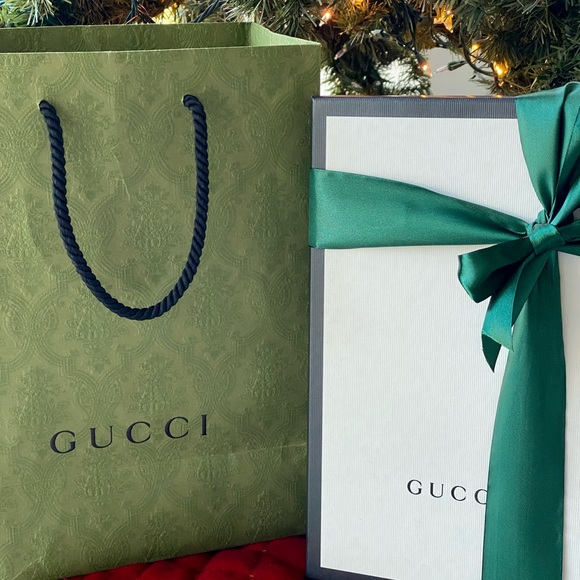 Gucci | Other | Classic White Gucci Shoe Box With Gucci Green Bag ...